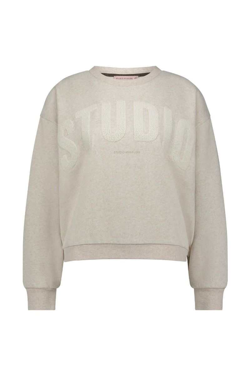 Voeg een vleugje klasse toe aan je garderobe met de Ecru Dames Sweater van Studio Anneloes ...